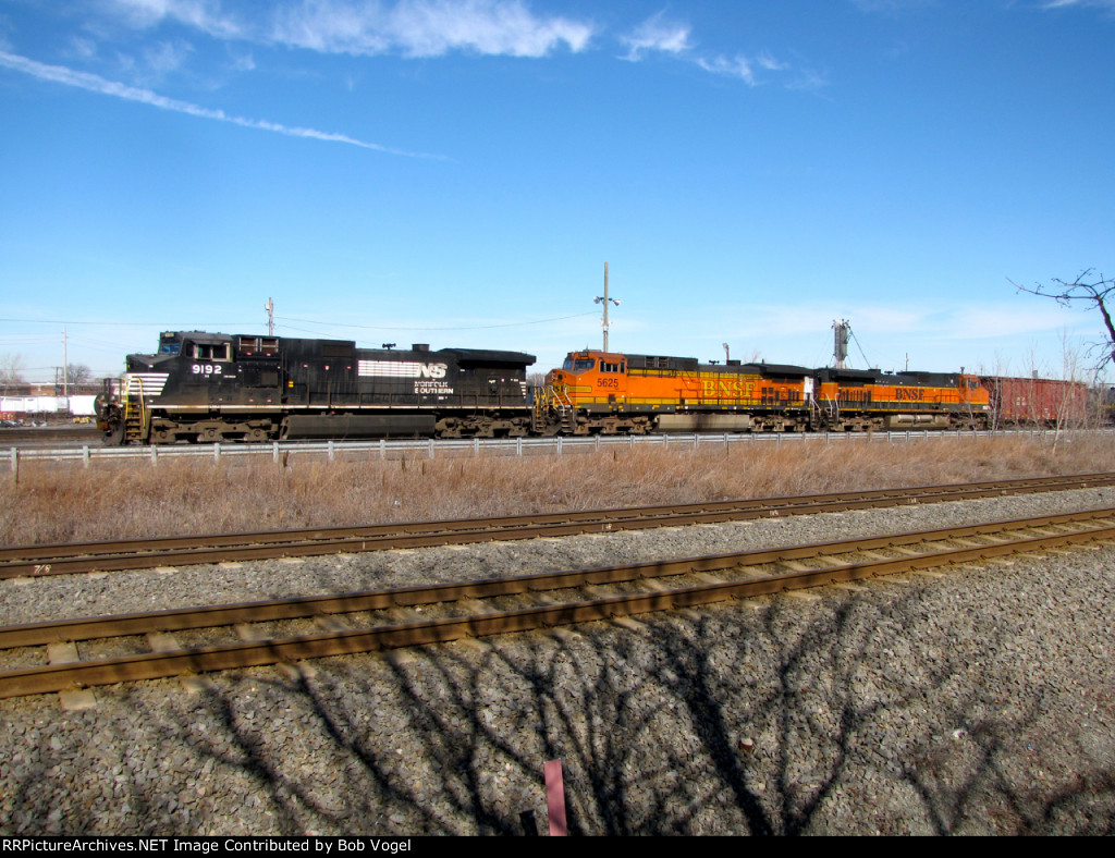 NS 9192; BNSF 5625 and 986
